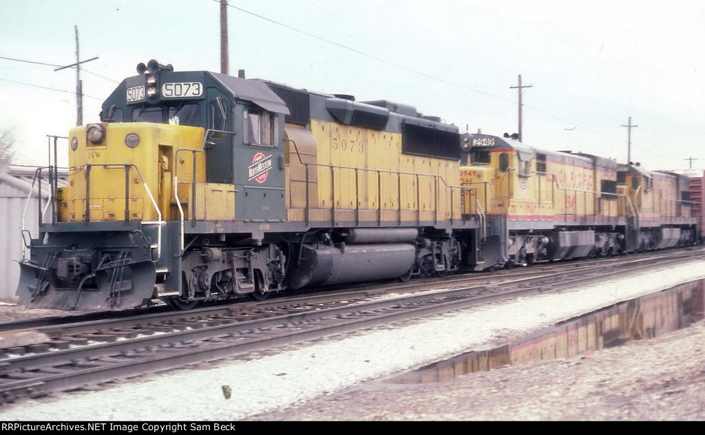 CNW 5073 and UP 2949